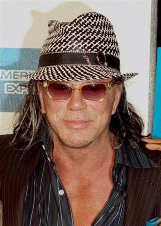 Mickey Rourke, ecco la trasformazione dell'attore negli anni